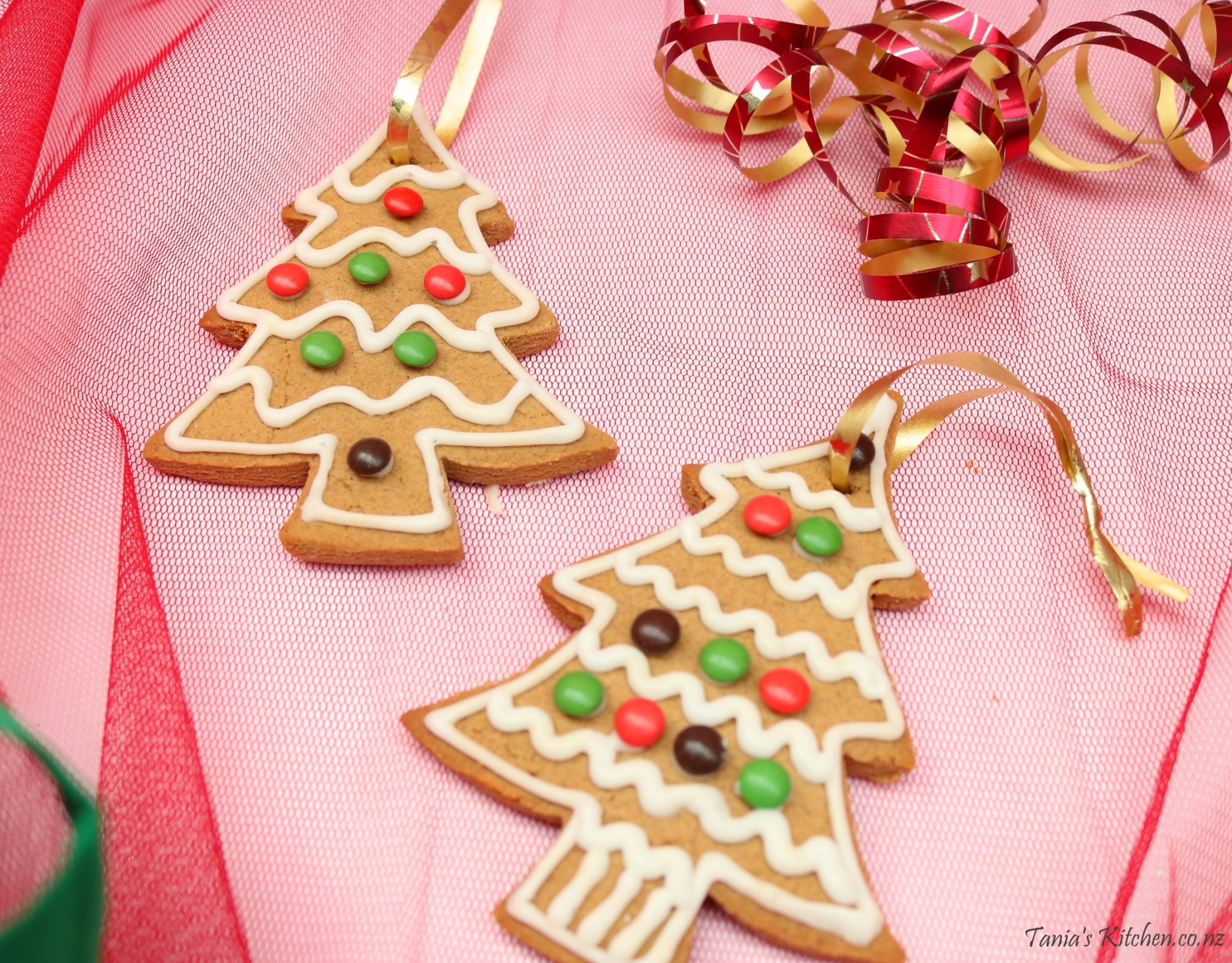 Gingerbread Christmas Trees | Tania's Kitchen