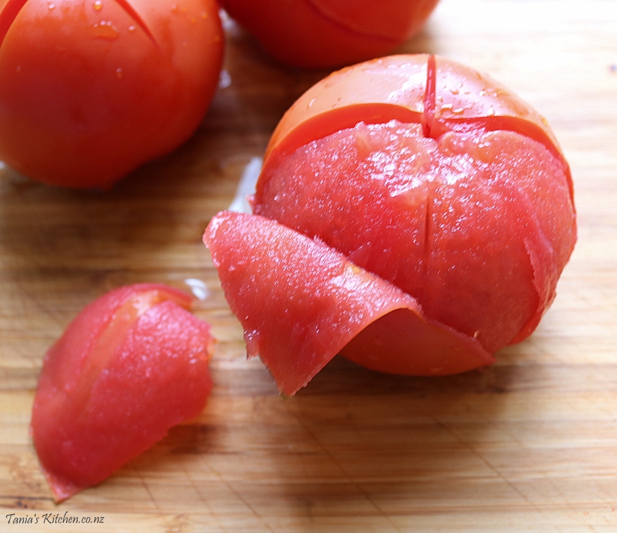 How To Peel Tomatoes | Tania's Kitchen
